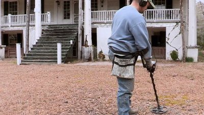 Watch Diggers Season 2 Episode 2 - Nuclear Nectar Online Now