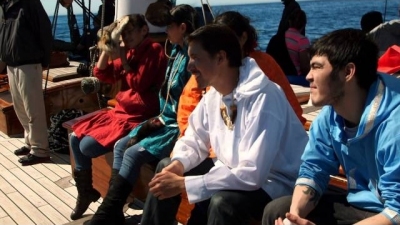 Watch Escaping Alaska Season 1 Episode 2 - Everything is Beachy & My ...