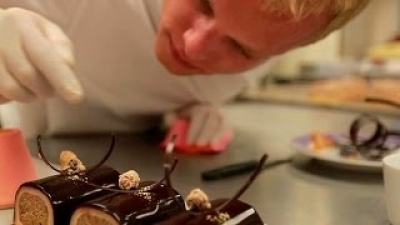 Watch Bizarre Foods: Delicious Destinations Season 3 Episode 2 ...