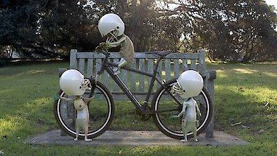 Watch Alien TV Season 1 Episode 1 - Bicycle / Gymnastics / Camping ...